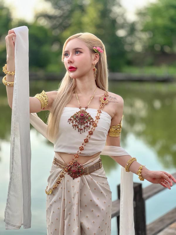 Yanisa Tangmo นางแบบ น้อง แตงโม บิกินี่ ดาวทวิต ผิวขาว อกใหญ่ 18+